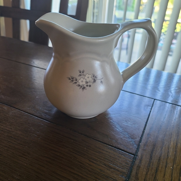Pfaltzgraff | Dining | Pfaltzgraff Heirloom Pattern Creamer 45 At ...